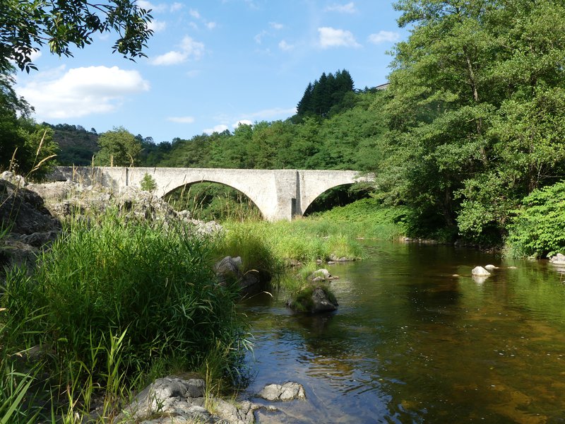 Alerte sécheresse et restrictions d'eau en Drôme et Ardèche Alerte sécheresse et restrictions d'eau en Drôme et Ardèche